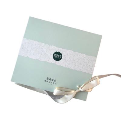 China Eco-Friendly Recyclable Art Paper Cosmetic Box with Custom Printed Designs and Durable Base and Lid for Skincare Packaging for sale