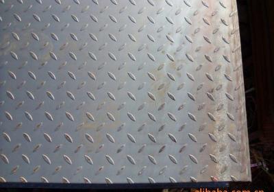 China St37 ASTM A36 Checker Steel Plate 10mm Thick Tear Drop Pattern Black Silver for sale