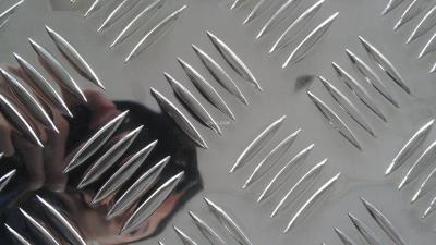 China Custom Diamond Aluminum Tread Sheet 3003 H224 Aluminum Checkered Plate 1.0mm-8.0mm for sale