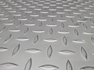 China 304 Stainless Steel Checkered Plate 2mm-12mm Anti Slip Diamond Embossed Sheet for sale