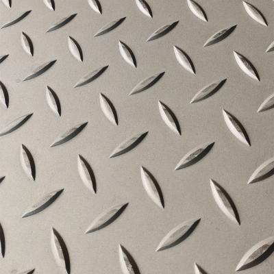 China SUS316L Stainless Steel Anti Slip Tread Plate 0.3-5.0mm Thickness for Flooring for sale