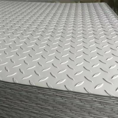 China Stainless Steel Anti Slip Sheet 304 316L 6000mm Length Non Slip Flooring Plate for sale