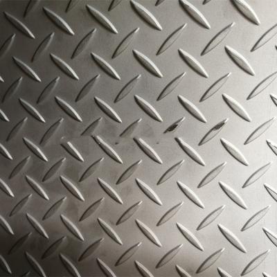 China Stainless Steel 304 Checker Plate 1.0-6.0mm Anti-Slip Diamond Pattern for Flooring for sale