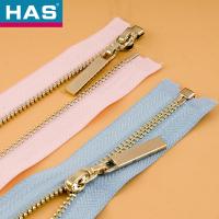 China 27 Inch Separating Jacket Zipper Smooth Gold Teeth Zipper Eco Friendly for sale