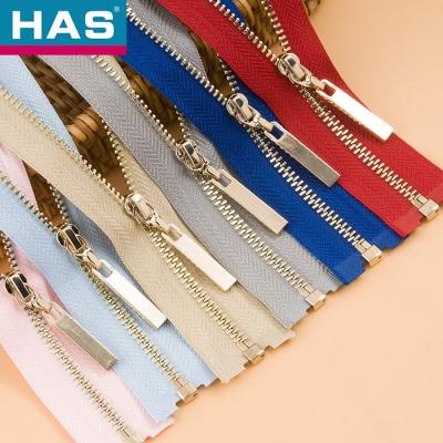 China 27 Inch Separating Jacket Zipper Smooth Gold Teeth Zipper Eco Friendly for sale