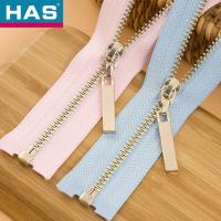 China 27 Inch Separating Jacket Zipper Smooth Gold Teeth Zipper Eco Friendly for sale