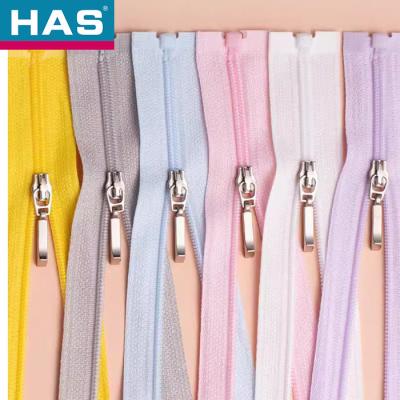 China Nylon Zippers For Business Teeth Run Smoothly In Any Color for sale