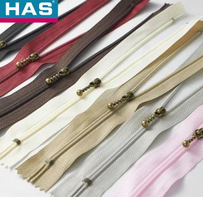 China 12-25cm Long Chain Nylon Zipper for Closed Jacket and Tent Teeth Run Smoothly for sale