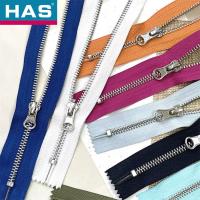 China Jacket Zipper 5 With Metallic Metal Teeth And 3 Tape In 15cm Close End Design for sale