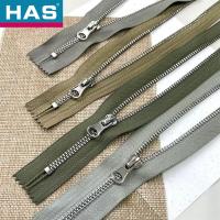 China Jacket Zipper 5 With Metallic Metal Teeth And 3 Tape In 15cm Close End Design for sale