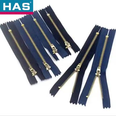 China Clothes Accessories 5# Double Polished Gold Close End Metal Zipper for sale