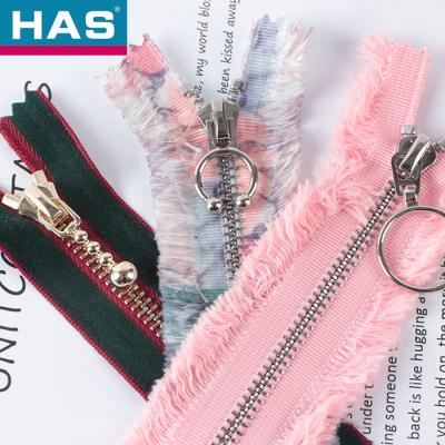 China #5 Personalized Multi-Color Fuzzy Stripe Metal Zippers with Keyring for sale