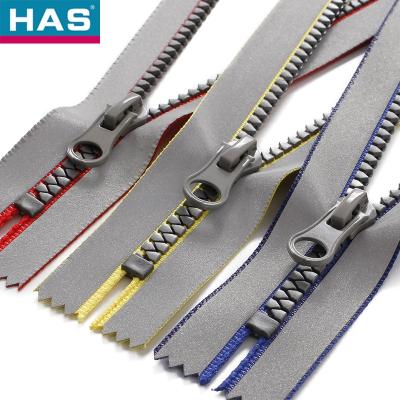China #5 Waterproof Reflective Resin Zipper With Plastic Puller For Garment for sale