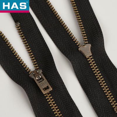 China Open-End Blue Bronze Metal Y-Tooth Zipper For Clothing Or Luggage Customizable Puller Type Durable Design for sale