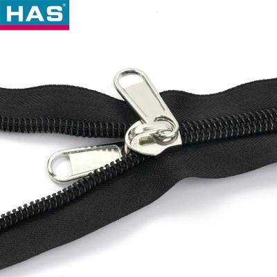 China Black Nylon Long Chain Zipper Roll Double Sided Long Chain Zipper for sale