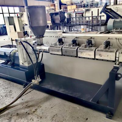 China Single Screw Plastic Pipe Extrusion Machine for PP PVC PE Production - 500-1350 kg/h Capacity with L/D=38 Screw for sale