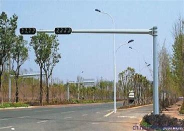 China Galvanized  ASTM A123 Polygonal  Traffic Signal Pole for sale