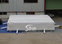 China 8x6m White Indoor Foam Pit Airbag with Sealed Top Cover for Big Jump Stunt Training for sale