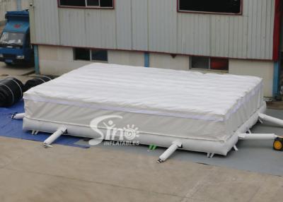 China 8x6m White Indoor Foam Pit Airbag with Sealed Top Cover for Big Jump Stunt Training for sale
