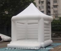 China 5x4m Commercial Grade All White Wedding Bouncy Castle with Steeple Top for Adults for sale