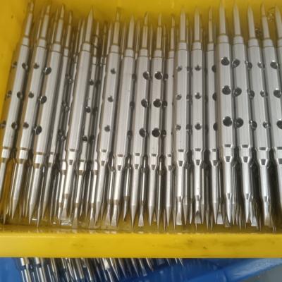China 420J2 Stainless Steel Long Shaft CNC Milled Side Hole Thread Spare Parts 50-55 HRC for sale