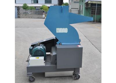 China Flat Type Plastic Crusher Machine Easy Cleaning Maintain Steel Low Electricity Consumption for sale