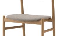 China PU Leather Upholstered Wood Dining Chair in Traditional Design Style for Restaurant Furniture for sale