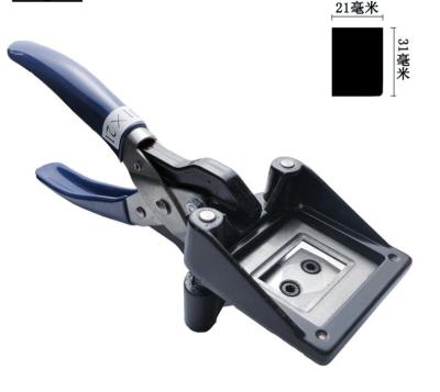 China Hand Held Passport Photo Cutter 21x31mm Manual ID Photo Punch Cutting Machine for sale