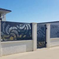 China OEM Aluminium Sliding Driveway Gates Yard Aluminum Profile Door for sale