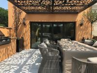 China Exterior Custom Modern Aluminum Pergola Lightweight With Adjustable Louvers for sale