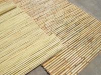 China Natural Bamboo Material Painted Bamboo Fence Panels Rolled Bamboo Fence Privacy Garden Border for sale