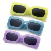 China Custom Logo Wide Frame UV Blocking Sunglasses Rectangle Fashion Vintage Women for sale
