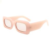China Custom Logo Wide Frame UV Blocking Sunglasses Rectangle Fashion Vintage Women for sale