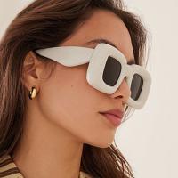 China Customized Logo UV Blocking Sunglasses Personalized Inflated Square Sunglass for sale