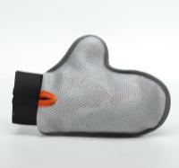 China Silicone True Touch Deshedding Glove For Gentle And Efficient Pet Grooming for sale