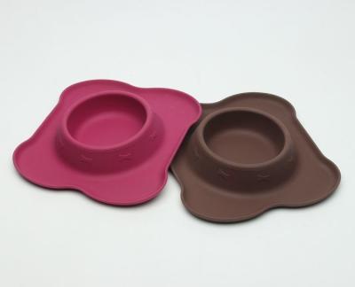 China Flower Shape Silicone Dog Bowl 20cm Diameter 138g Non Slip Pet Feeder for sale