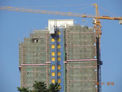 China Modular Payload Capacity 2000 KG Per Cage 3 Doors Construction Site Hoist for sale