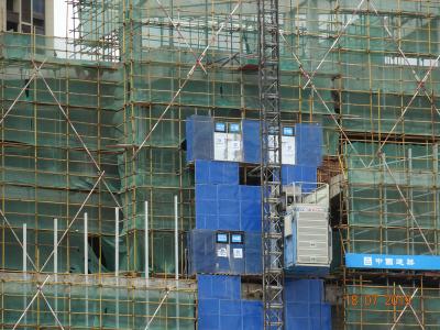 China Rack Pinion Lift 2000 Kg Construction Hoist Elevator for sale