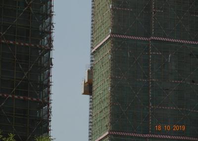 China Steel Structure Double Cabin 2000 KG Building Site Hoist for sale
