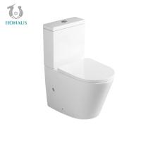 China Luxury Gravity Flush Elongated Two Piece Toilet Bowl 690x400x560mm 3.0-4.5L for sale