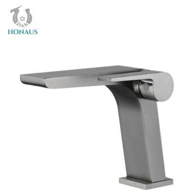 China Anti Wear Waterfall Wash Basin Faucet Single Hole Basin Mixer Tap Deck Mounted 189x140x158mm Copper for sale