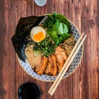 China High Quality Creative Soup Ramen Noodle Personalized Ramen Salad Japanese Noodle Soup Delicious Food Sauce Ramen Soup for sale