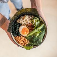 China High Quality Creative Soup Ramen Noodle Personalized Ramen Salad Japanese Noodle Soup Delicious Food Sauce Ramen Soup for sale