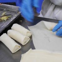China China Wholesale Vegetarian Pastry Nature Baked Chinese Food Sweets Vegetable Food Frozen Spring Rolls for sale