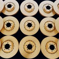 China Wholesale High End Ceramic Brake Disc for Maserati Ghibli 31p 975615601 Auto Spare Parts 2-Piece Brake Disc Rotors - Maserati Ghibli III/Quattroporte VI OE#670032734 for sale