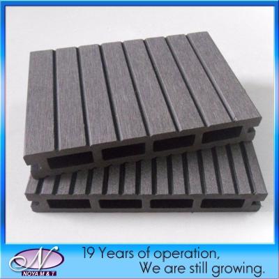 China Engineered Wood and Plastic Composite Decking Flooring for Customized Outdoor Garden for sale
