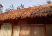 China Hotel Roofing Solution Anti-UV Synthetic Palm Leaves Roof Thatch with Nylon Material for sale