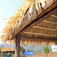 China Waterproof Synthetic Palm Artificial Wheat Straw Thatched Roof 45*50cm and 100*45cm for sale