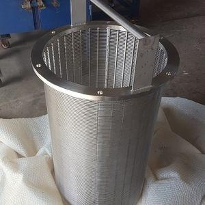 China Customized Hole Size Industrial Sieve Screen With 0.1-0.55 Seam Size And 37-90 Motor Power for sale