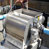 China Smooth Edge Industrial Sieve Screen with L/C Payment Term and 1.6-3.5 Sieve Hole Size for sale